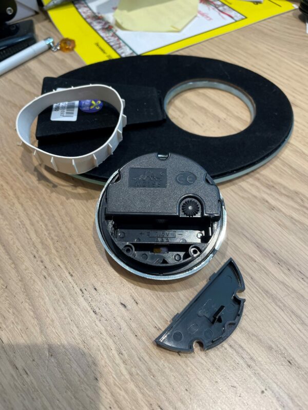 Adding or changing a Battery on an Anniversary Quartz Clock 1785n ...